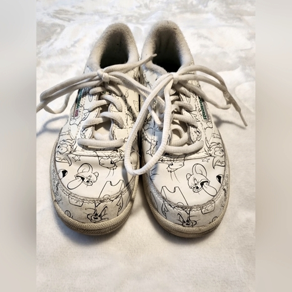 Reebok | Shoes | Reebok White Lowtop Sneakers With Artistic Patterns ...